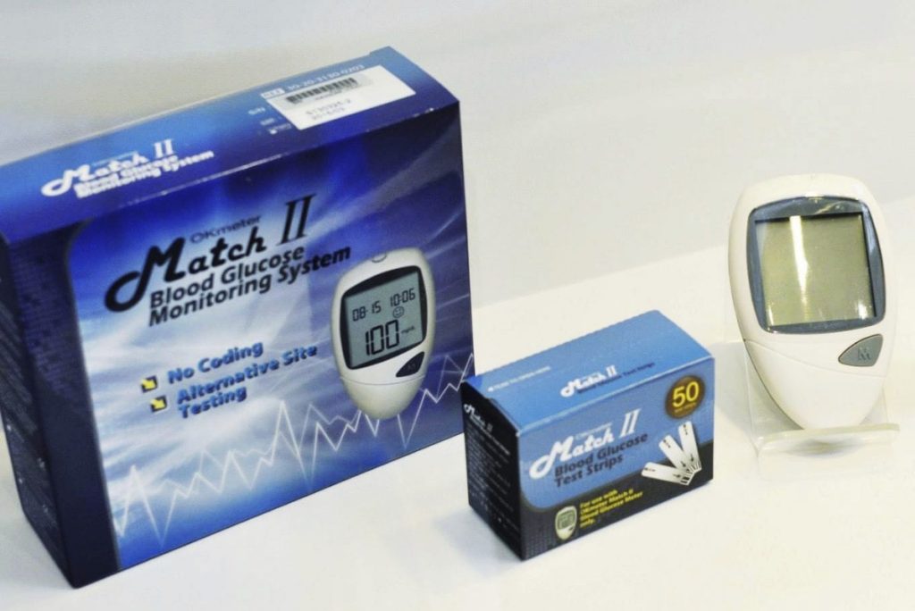Kit Glucometro Okmeter Match II con 50 Tiras/50 Lancetas - Grupo VID ...